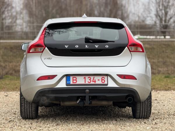 Grey Volvo V40 2012 in Riga, with an engine capacity of 1.60 L and mileage of 235 thousand km for 8300 €, photo 9 on AUTOMOTO.COM.LV