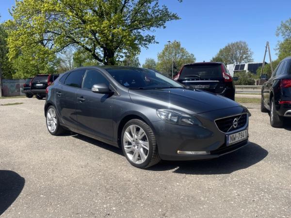 Grey Volvo V40 2012 in Riga, with an engine capacity of 2.00 L and mileage of 283 thousand km for 6490 €, photo 2 on AUTOMOTO.COM.LV