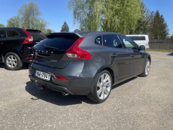 Grey Volvo V40 2012 in Riga, with an engine capacity of 2.00 L and mileage of 283 thousand km for 6490 €, photo 3 on AUTOMOTO.COM.LV