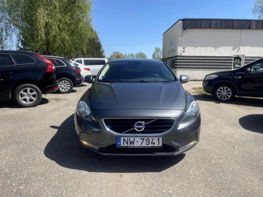 Grey Volvo V40 2012 in Riga, with an engine capacity of 2.00 L and mileage of 283 thousand km for 6490 €, photo 6 on AUTOMOTO.COM.LV