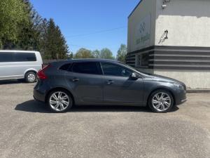 Grey Volvo V40 2012 in Riga, with an engine capacity of 2.00 L and mileage of 283 thousand km for 6490 €, photo 9 on AUTOMOTO.COM.LV