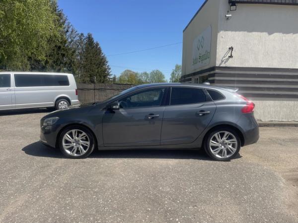 Grey Volvo V40 2012 in Riga, with an engine capacity of 2.00 L and mileage of 283 thousand km for 6490 €, photo 9 on AUTOMOTO.COM.LV