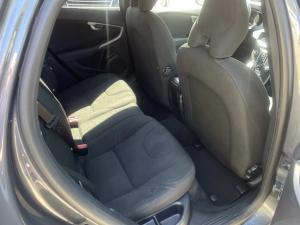 Grey Volvo V40 2012 in Riga, with an engine capacity of 2.00 L and mileage of 283 thousand km for 6490 €, photo 14 on AUTOMOTO.COM.LV