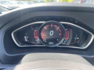 Grey Volvo V40 2012 in Riga, with an engine capacity of 2.00 L and mileage of 283 thousand km for 6490 €, photo 19 on AUTOMOTO.COM.LV