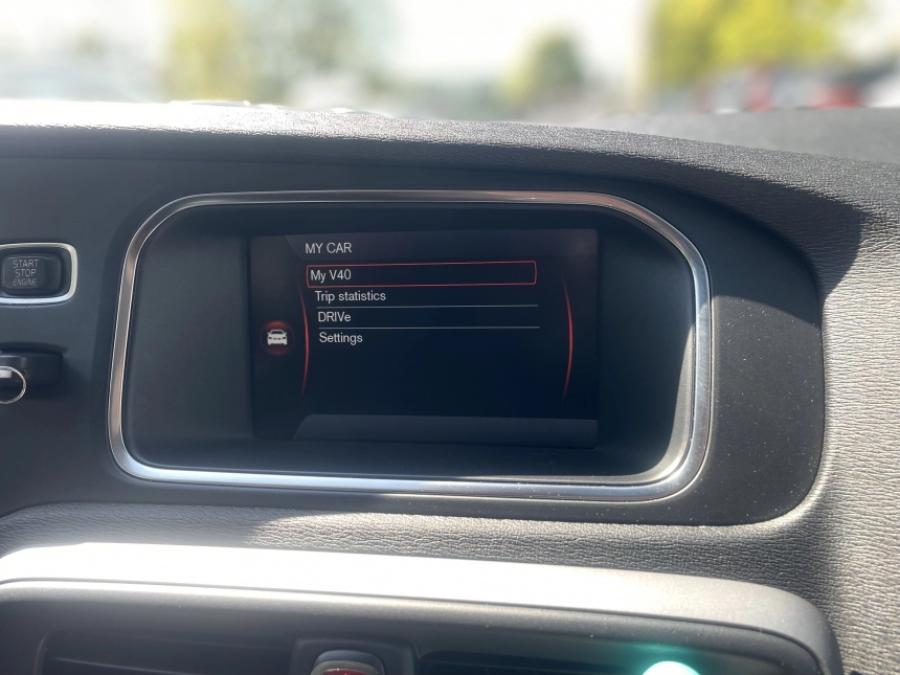 Grey Volvo V40 2012 in Riga, with an engine capacity of 2.00 L and mileage of 283 thousand km for 6490 €, photo 21 on AUTOMOTO.COM.LV
