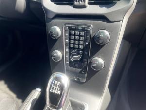 Grey Volvo V40 2012 in Riga, with an engine capacity of 2.00 L and mileage of 283 thousand km for 6490 €, photo 22 on AUTOMOTO.COM.LV