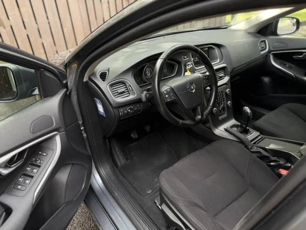 Серый Вольво В40 2012 в Рига, объемом двигателя 1.60 л и пробегом 225 тыс. км за 2500 €, фото 6 на AUTOMOTO.COM.LV