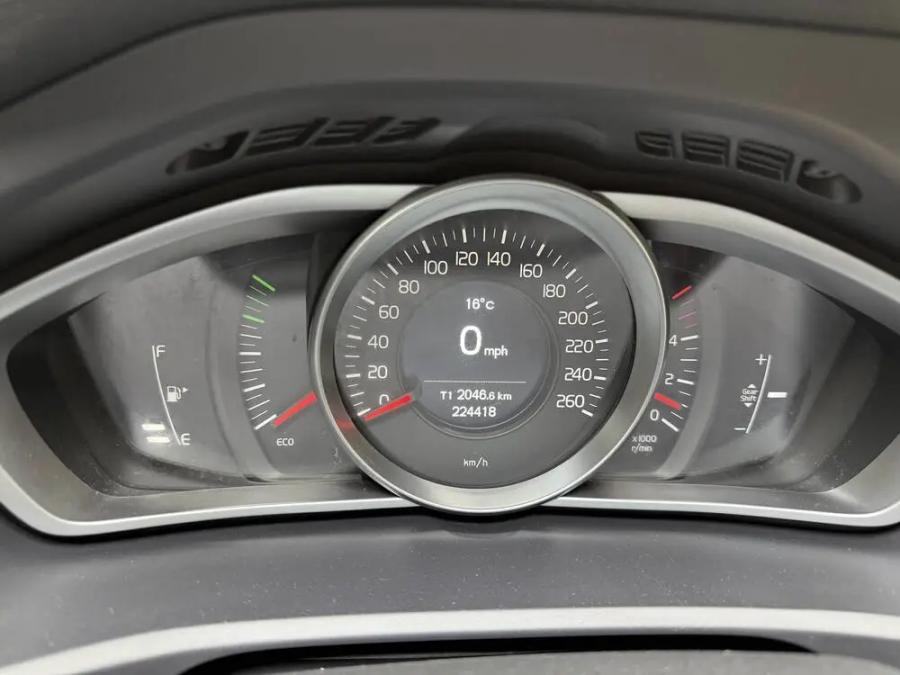 Серый Вольво В40 2012 в Рига, объемом двигателя 1.60 л и пробегом 225 тыс. км за 2500 €, фото 11 на AUTOMOTO.COM.LV