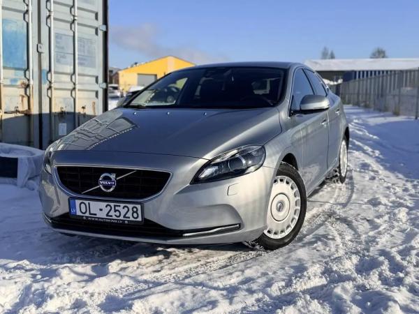 Grey Volvo V40 2012 in Riga, with an engine capacity of 1.60 L and mileage of 122 thousand km for 8500 €, photo 3 on AUTOMOTO.COM.LV
