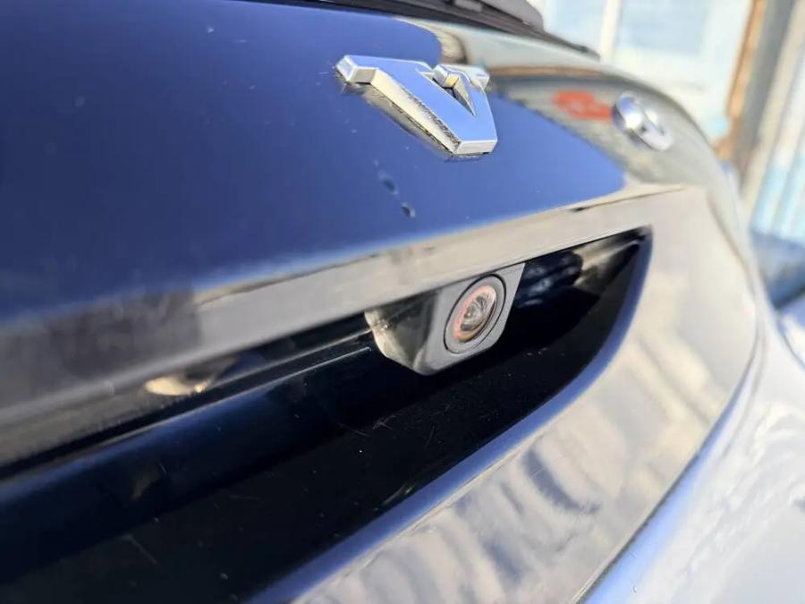 Grey Volvo V40 2012 in Riga, with an engine capacity of 1.60 L and mileage of 122 thousand km for 8500 €, photo 8 on AUTOMOTO.COM.LV