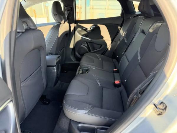 Grey Volvo V40 2012 in Riga, with an engine capacity of 1.60 L and mileage of 122 thousand km for 8500 €, photo 8 on AUTOMOTO.COM.LV