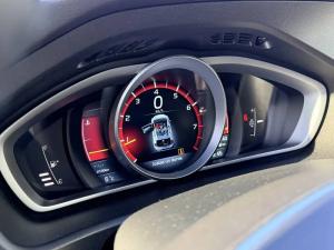 Grey Volvo V40 2012 in Riga, with an engine capacity of 1.60 L and mileage of 122 thousand km for 8500 €, photo 14 on AUTOMOTO.COM.LV
