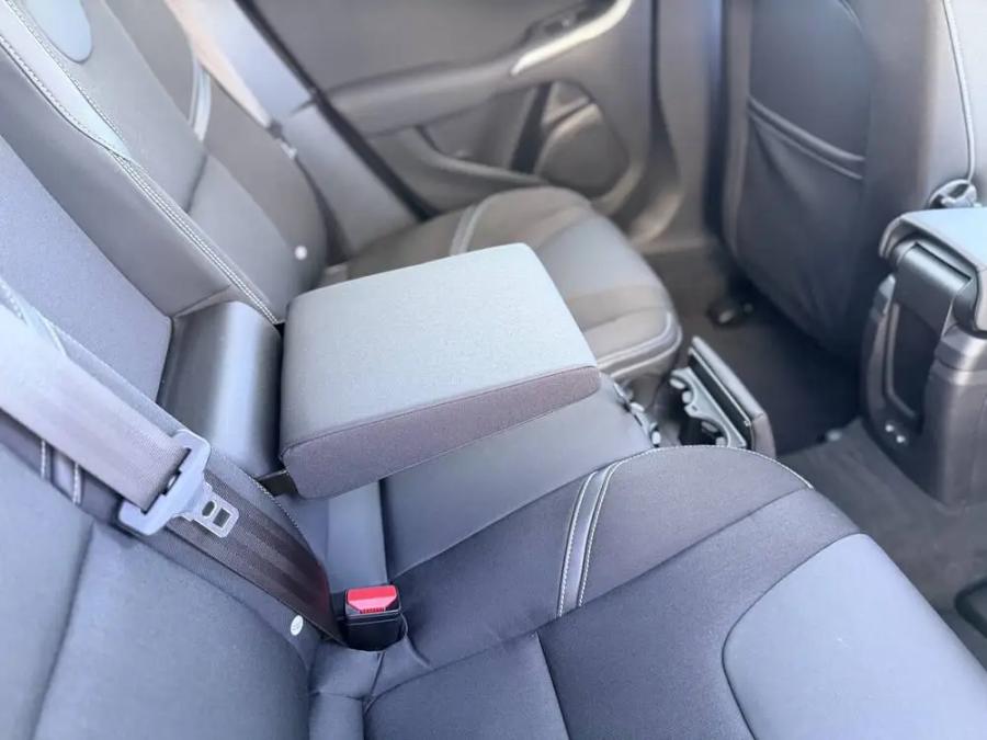 Grey Volvo V40 2012 in Riga, with an engine capacity of 1.60 L and mileage of 122 thousand km for 8500 €, photo 16 on AUTOMOTO.COM.LV