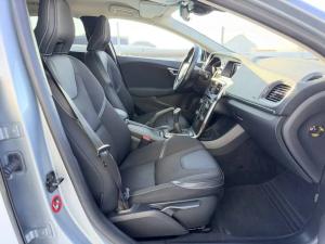 Grey Volvo V40 2012 in Riga, with an engine capacity of 1.60 L and mileage of 122 thousand km for 8500 €, photo 18 on AUTOMOTO.COM.LV