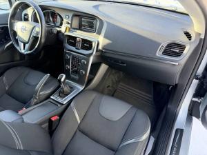 Grey Volvo V40 2012 in Riga, with an engine capacity of 1.60 L and mileage of 122 thousand km for 8500 €, photo 19 on AUTOMOTO.COM.LV