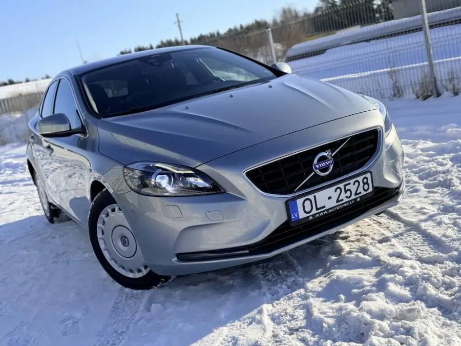 Grey Volvo V40 2012 in Riga, with an engine capacity of 1.60 L and mileage of 122 thousand km for 8500 €, photo 27 on AUTOMOTO.COM.LV