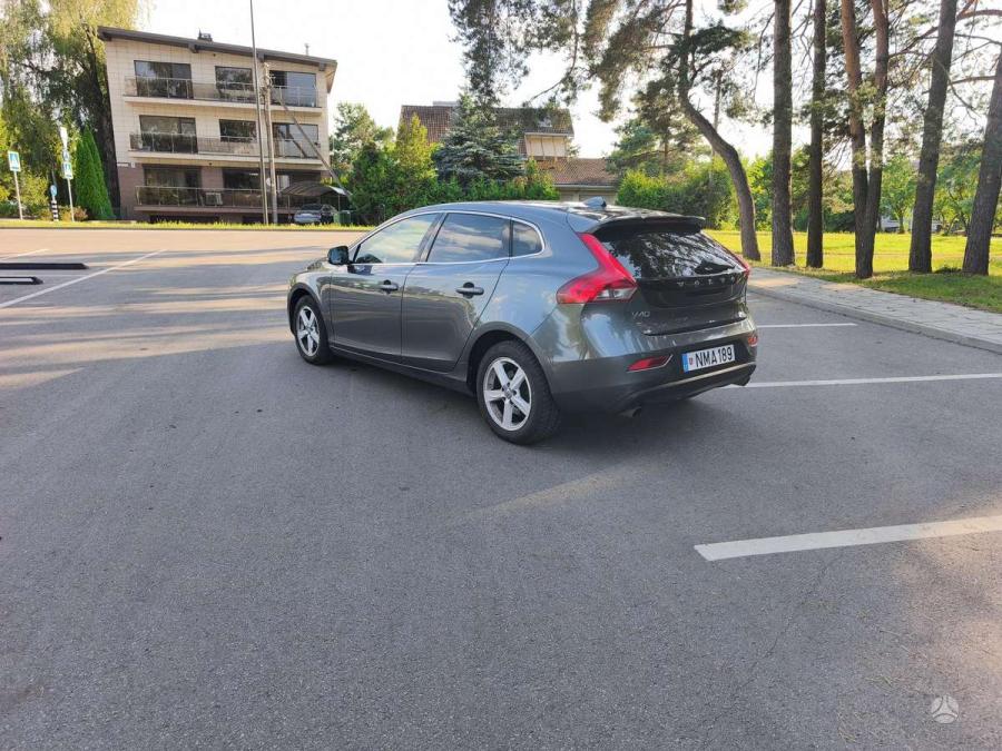 Grey Volvo V40 2012 in Kaunas, with an engine capacity of 1.98 L and mileage of 288 thousand km for 5200 €, photo 4 on AUTOMOTO.COM.LV