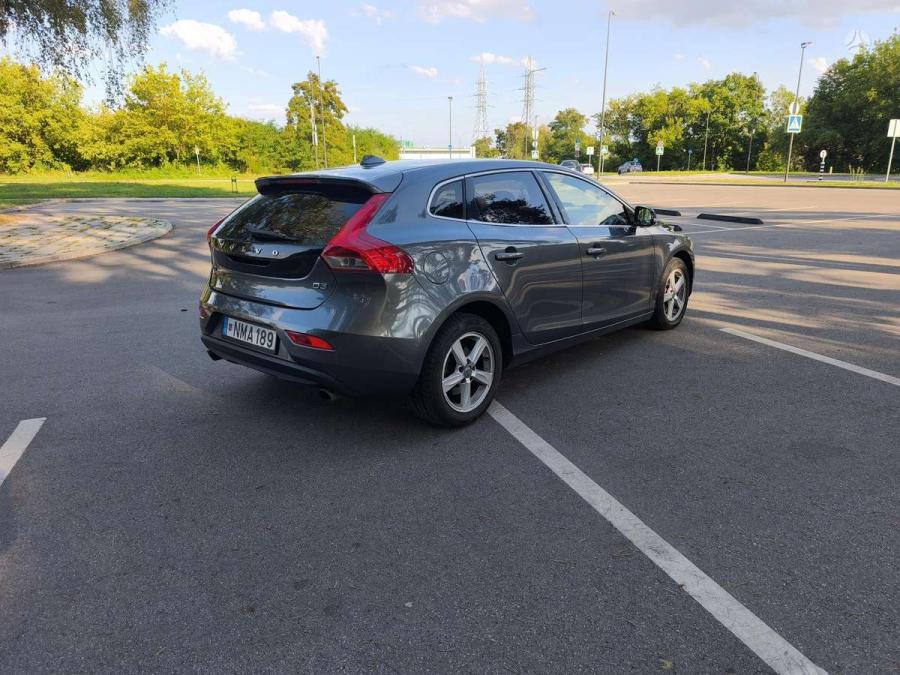 Grey Volvo V40 2012 in Kaunas, with an engine capacity of 1.98 L and mileage of 288 thousand km for 5200 €, photo 6 on AUTOMOTO.COM.LV