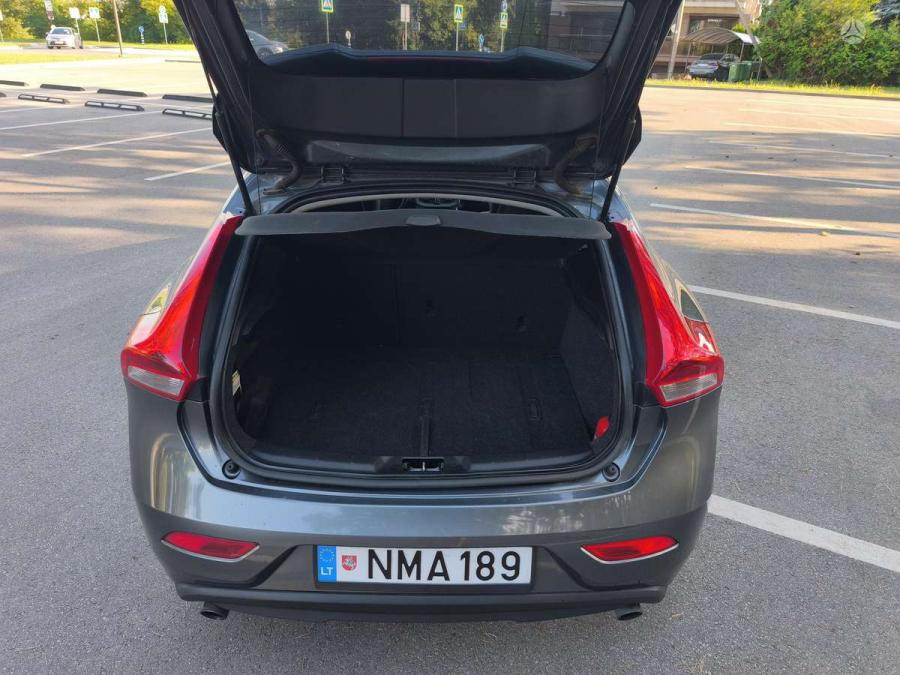 Grey Volvo V40 2012 in Kaunas, with an engine capacity of 1.98 L and mileage of 288 thousand km for 5200 €, photo 10 on AUTOMOTO.COM.LV