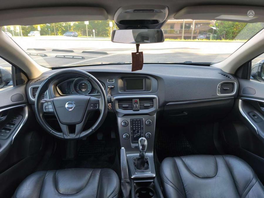 Grey Volvo V40 2012 in Kaunas, with an engine capacity of 1.98 L and mileage of 288 thousand km for 5200 €, photo 14 on AUTOMOTO.COM.LV