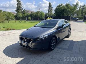 Grey Volvo V40 2013 in Bauska, with an engine capacity of 2.00 L and mileage of 222 thousand km for 6900 €, photo 3 on AUTOMOTO.COM.LV