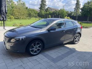Grey Volvo V40 2013 in Bauska, with an engine capacity of 2.00 L and mileage of 222 thousand km for 6900 €, photo 4 on AUTOMOTO.COM.LV