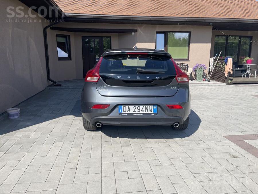Grey Volvo V40 2013 in Bauska, with an engine capacity of 2.00 L and mileage of 222 thousand km for 6900 €, photo 5 on AUTOMOTO.COM.LV