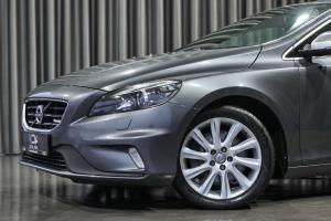 Grey Volvo V40 2013 in Marijampole, with an engine capacity of 1.98 L and mileage of 262 thousand km for 7950 €, photo 5 on AUTOMOTO.COM.LV