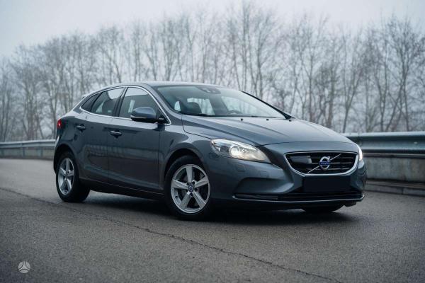 Pelēks Volvo V40 2013 Viļņa, ar dzinēja tilpumu 1.98 L un nobraukumu 231 tūkst. km par 7950 €, foto 1 vietnē AUTOMOTO.COM.LV