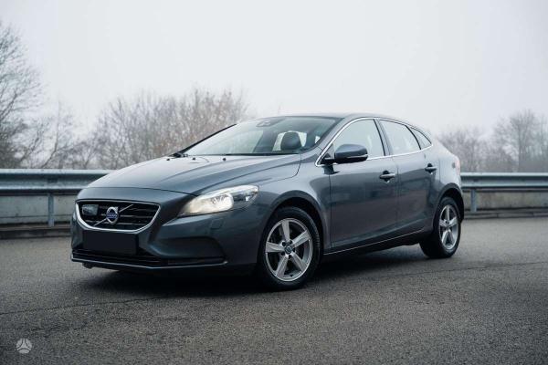 Pelēks Volvo V40 2013 Viļņa, ar dzinēja tilpumu 1.98 L un nobraukumu 231 tūkst. km par 7950 €, foto 3 vietnē AUTOMOTO.COM.LV
