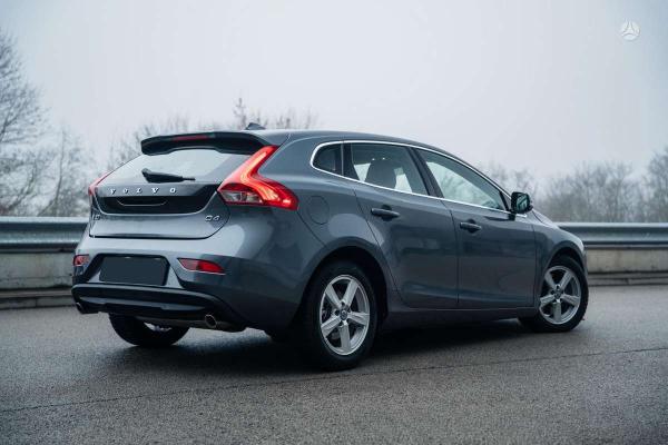 Pelēks Volvo V40 2013 Viļņa, ar dzinēja tilpumu 1.98 L un nobraukumu 231 tūkst. km par 7950 €, foto 4 vietnē AUTOMOTO.COM.LV