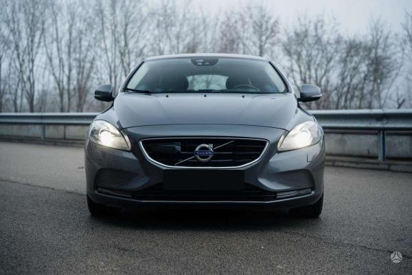 Pelēks Volvo V40 2013 Viļņa, ar dzinēja tilpumu 1.98 L un nobraukumu 231 tūkst. km par 7950 €, foto 5 vietnē AUTOMOTO.COM.LV