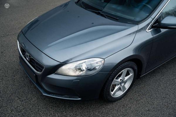 Pelēks Volvo V40 2013 Viļņa, ar dzinēja tilpumu 1.98 L un nobraukumu 231 tūkst. km par 7950 €, foto 7 vietnē AUTOMOTO.COM.LV