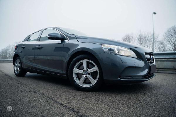 Pelēks Volvo V40 2013 Viļņa, ar dzinēja tilpumu 1.98 L un nobraukumu 231 tūkst. km par 7950 €, foto 8 vietnē AUTOMOTO.COM.LV