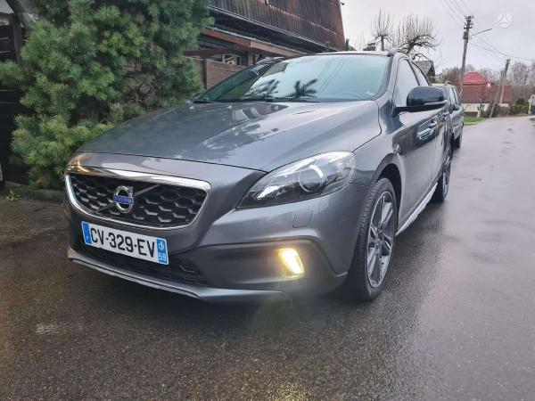 Grey Volvo V40 2013 in Kaunas, with an engine capacity of 2.00 L and mileage of 198 thousand km for 7100 €, photo 1 on AUTOMOTO.COM.LV