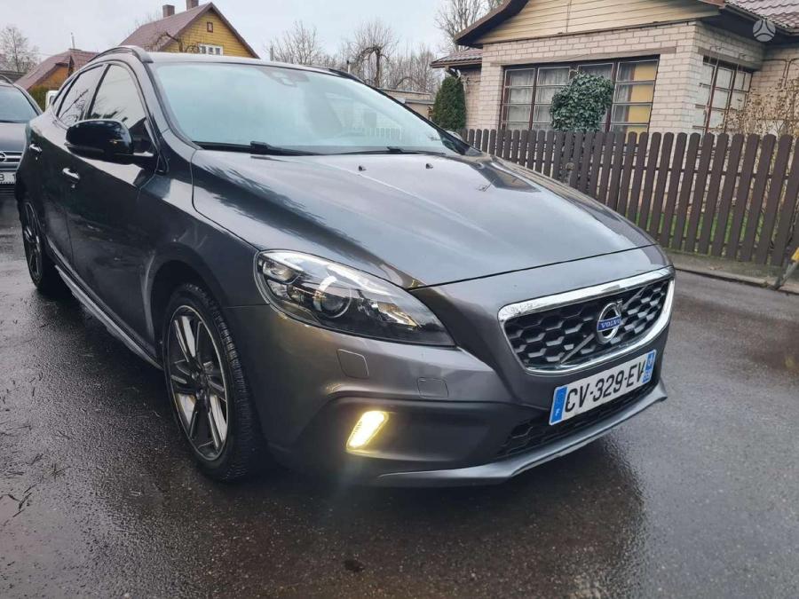 Pelēks Volvo V40 2013 Kauņa, ar dzinēja tilpumu 2.00 L un nobraukumu 198 tūkst. km par 7100 €, foto 2 vietnē AUTOMOTO.COM.LV