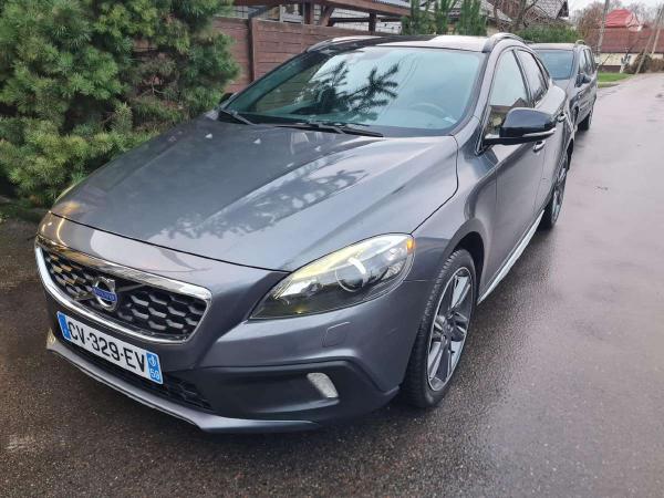 Grey Volvo V40 2013 in Kaunas, with an engine capacity of 2.00 L and mileage of 198 thousand km for 7100 €, photo 4 on AUTOMOTO.COM.LV