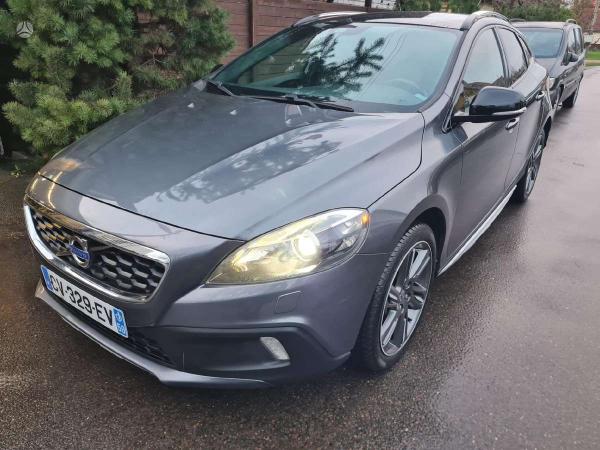 Grey Volvo V40 2013 in Kaunas, with an engine capacity of 2.00 L and mileage of 198 thousand km for 7100 €, photo 6 on AUTOMOTO.COM.LV