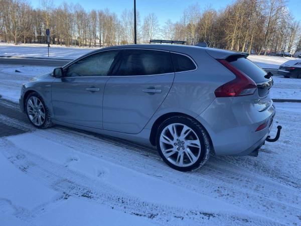 Pelēks Volvo V40 2013 Kauņa, ar dzinēja tilpumu 1.56 L un nobraukumu 210 tūkst. km par 5950 €, foto 9 vietnē AUTOMOTO.COM.LV
