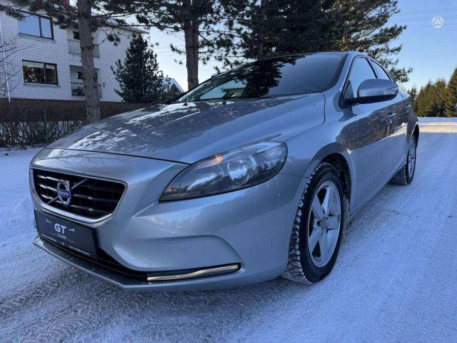 Pelēks Volvo V40 2013 Alīta, ar dzinēja tilpumu 1.56 L un nobraukumu 266 tūkst. km par 4850 €, foto 3 vietnē AUTOMOTO.COM.LV