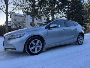 Pelēks Volvo V40 2013 Alīta, ar dzinēja tilpumu 1.56 L un nobraukumu 266 tūkst. km par 4850 €, foto 4 vietnē AUTOMOTO.COM.LV
