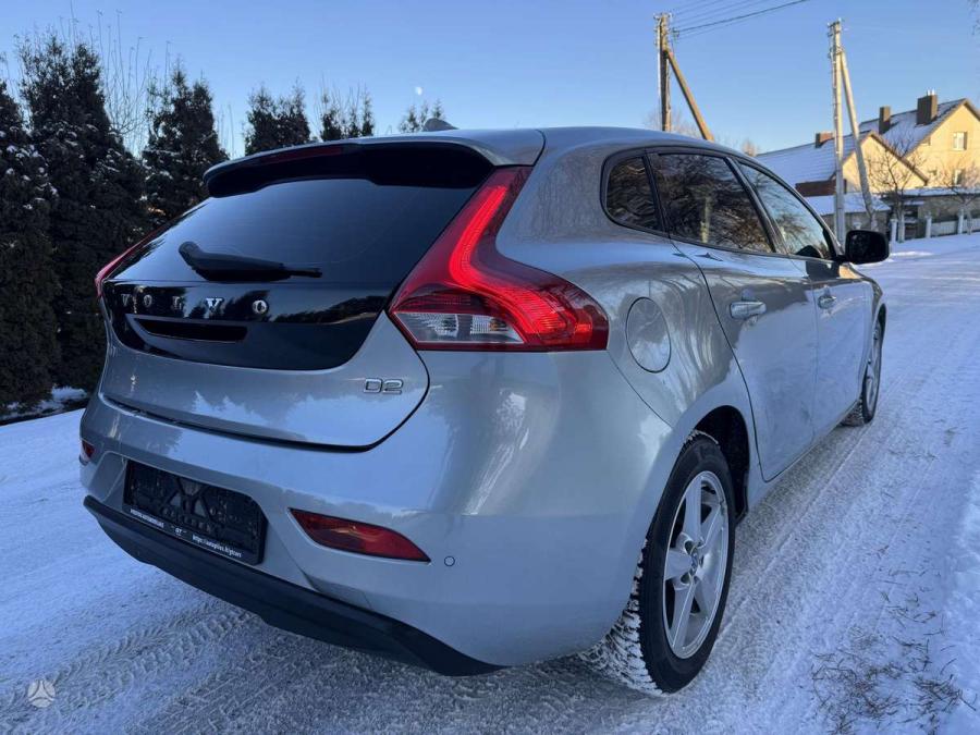 Pelēks Volvo V40 2013 Alīta, ar dzinēja tilpumu 1.56 L un nobraukumu 266 tūkst. km par 4850 €, foto 8 vietnē AUTOMOTO.COM.LV