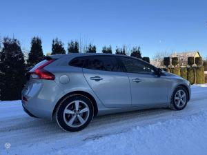 Pelēks Volvo V40 2013 Alīta, ar dzinēja tilpumu 1.56 L un nobraukumu 266 tūkst. km par 4850 €, foto 9 vietnē AUTOMOTO.COM.LV