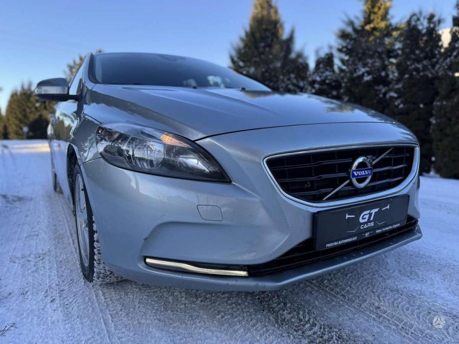 Pelēks Volvo V40 2013 Alīta, ar dzinēja tilpumu 1.56 L un nobraukumu 266 tūkst. km par 4850 €, foto 10 vietnē AUTOMOTO.COM.LV