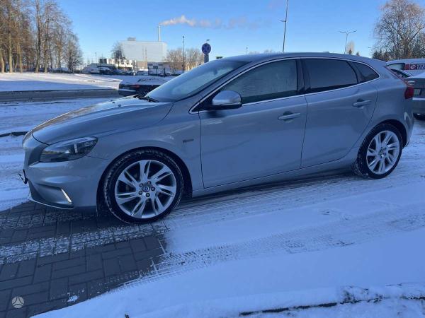 Grey Volvo V40 2013 in Kaunas, with an engine capacity of 1.56 L and mileage of 210 thousand km for 5950 €, photo 3 on AUTOMOTO.COM.LV
