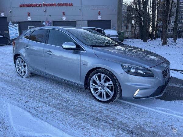 Grey Volvo V40 2013 in Kaunas, with an engine capacity of 1.56 L and mileage of 210 thousand km for 5950 €, photo 6 on AUTOMOTO.COM.LV