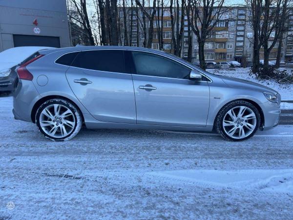 Grey Volvo V40 2013 in Kaunas, with an engine capacity of 1.56 L and mileage of 210 thousand km for 5950 €, photo 8 on AUTOMOTO.COM.LV