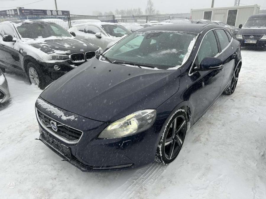 Pelēks Volvo V40 2013 Kauņa, ar dzinēja tilpumu 1.56 L un nobraukumu 216 tūkst. km par 5450 €, foto 20 vietnē AUTOMOTO.COM.LV