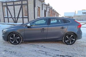 Grey Volvo V40 2013 in Ukmerge, with an engine capacity of 1.56 L and mileage of 254 thousand km for 6400 €, photo 2 on AUTOMOTO.COM.LV