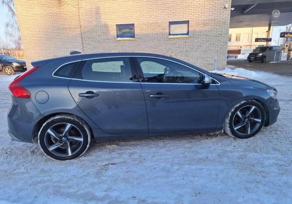 Grey Volvo V40 2013 in Ukmerge, with an engine capacity of 1.56 L and mileage of 254 thousand km for 6400 €, photo 5 on AUTOMOTO.COM.LV